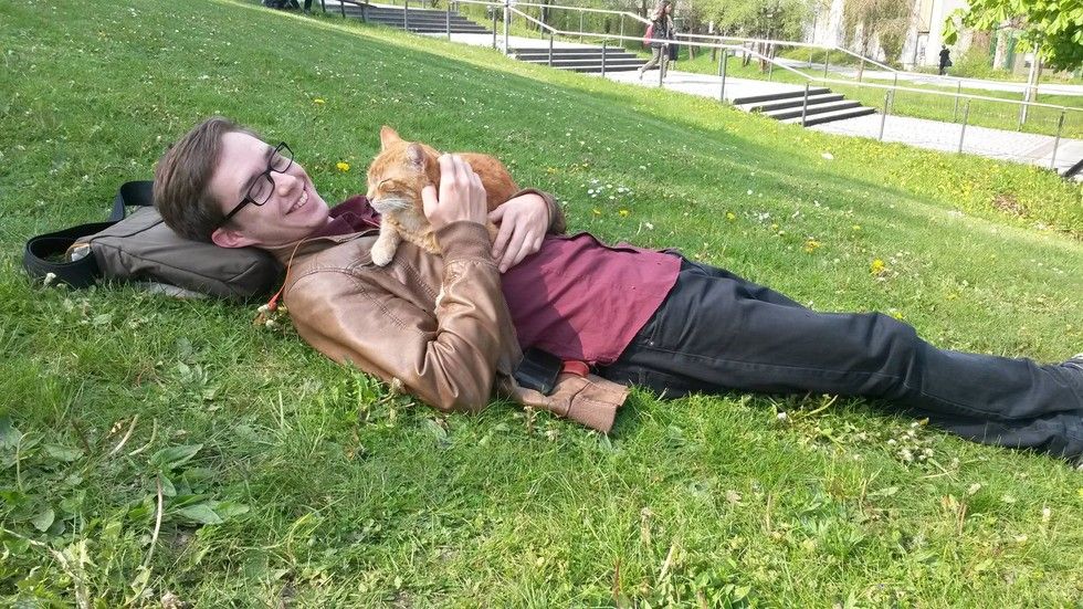Cat Comes to School Every Day So He Can Rescue Students with Cuddles ...