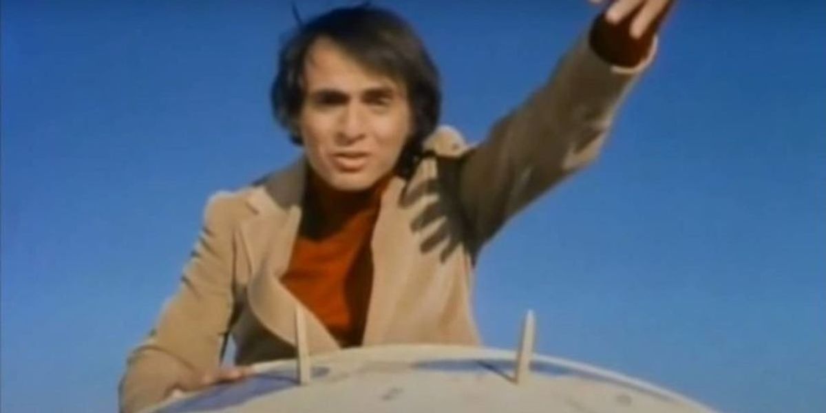 Carl Sagan once easily debunked flat Earthers with just a piece of cardboard - Upworthy