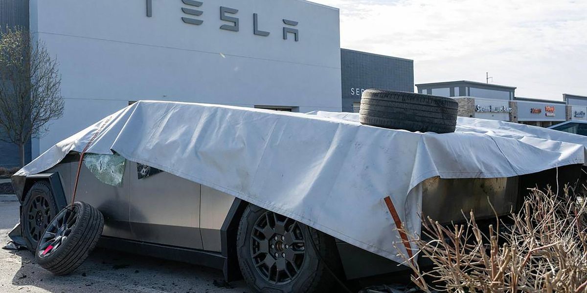 The Left's war on Tesla owners - Glenn Beck