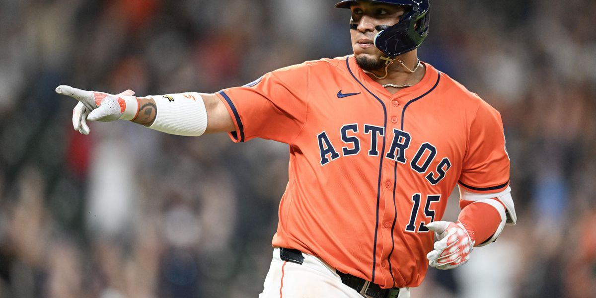 Ninth-inning heroics push Astros past Royals in thriller - SportsMap