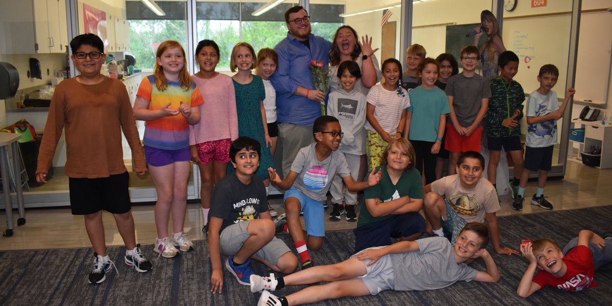 Third grade class helps teacher get engaged on last day of school ...
