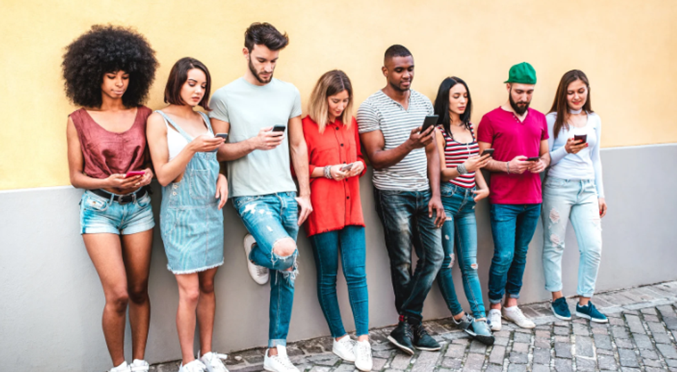 'Invisible' smartphone takes TikTok by storm - Upworthy