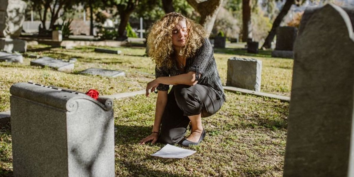 Woman explains why grieving people are nostalgic for the first year of ...
