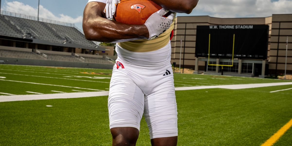 MIND GAMES: Tramble's methodical edge is driving Davis' resurgence - VYPE