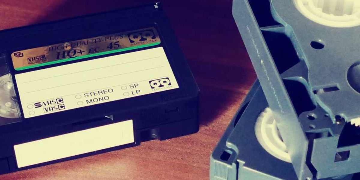 Guy sparks debate by claiming he can tell you were born after 1995 if ...