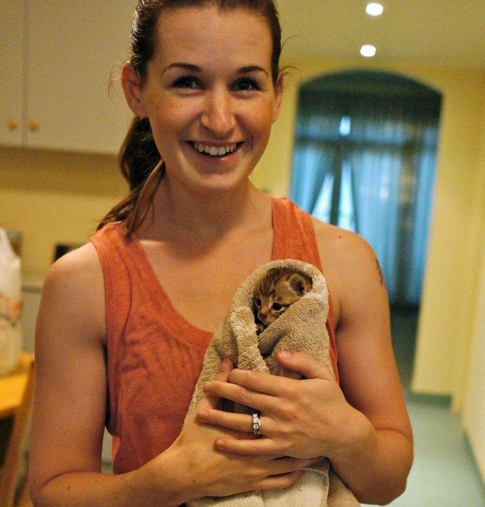 Cat Comes Running Every Time Her Human Sings. It Reminds Her of Her Mom ...