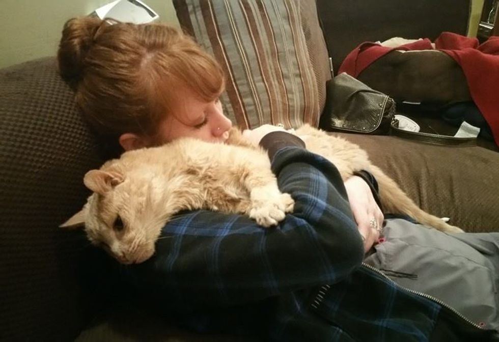 Couple Gave 21 Year Old Super Senior Cat a Chance to Live Out His Best ...