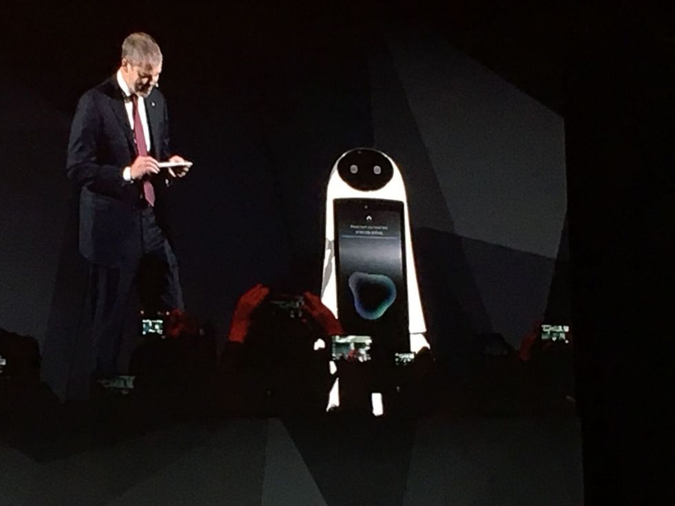 CES 2017: LG robots will mow your lawn - Gearbrain