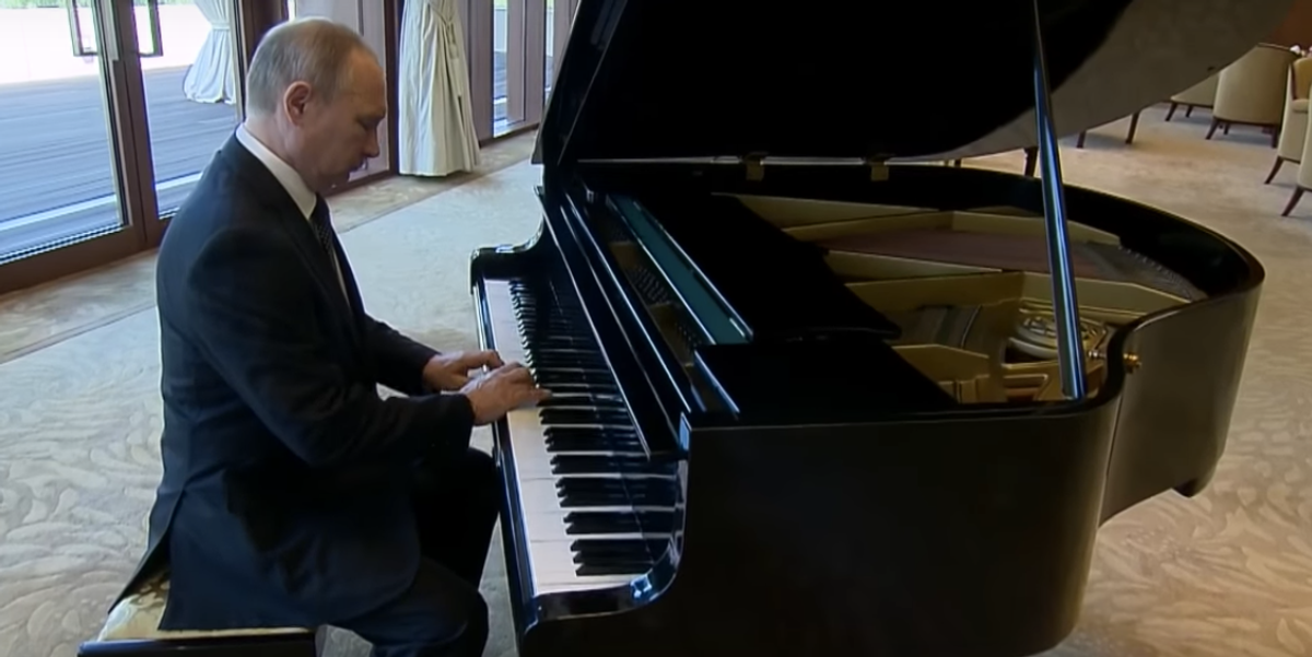 Watch Vladimir Putin Play A Piano in China - PAPER
