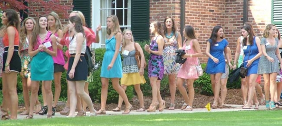 The 6 Signs It's Sorority Rush At W&M