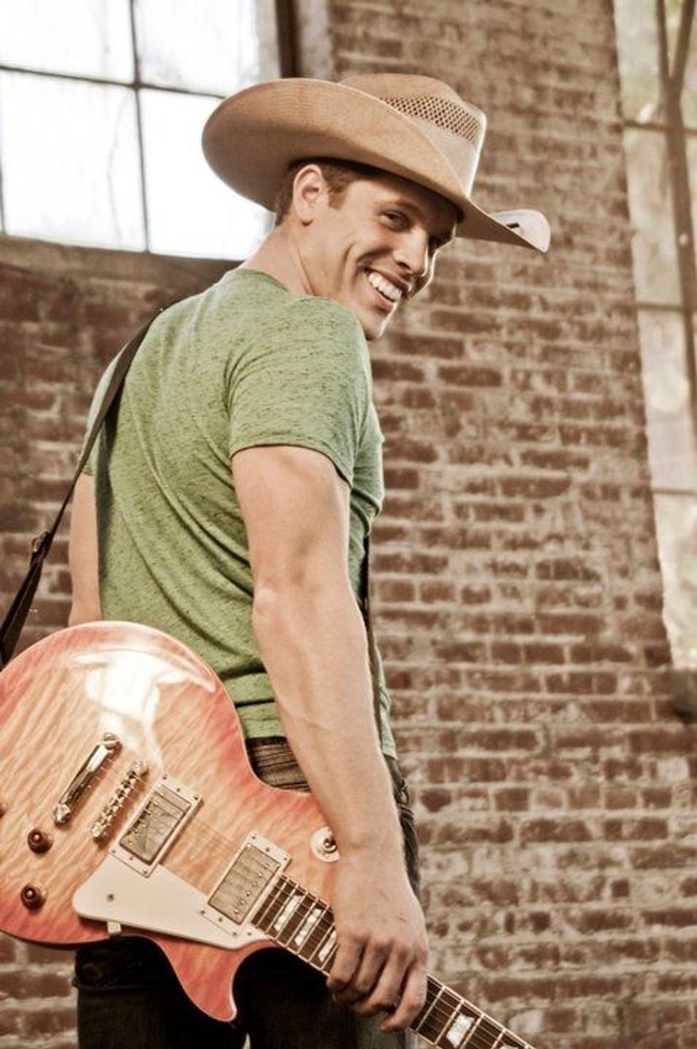 11 Reasons Dustin Lynch Is Simply Irresistible