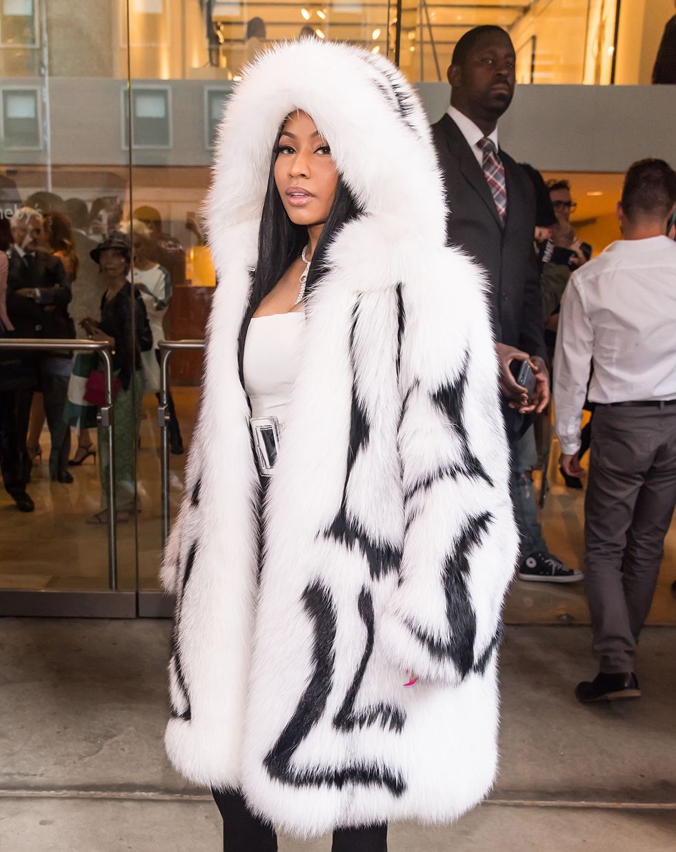 Nicki Minaj Doesn't Play, Wears Fur to NYFW Despite 80-Degree Heat ...