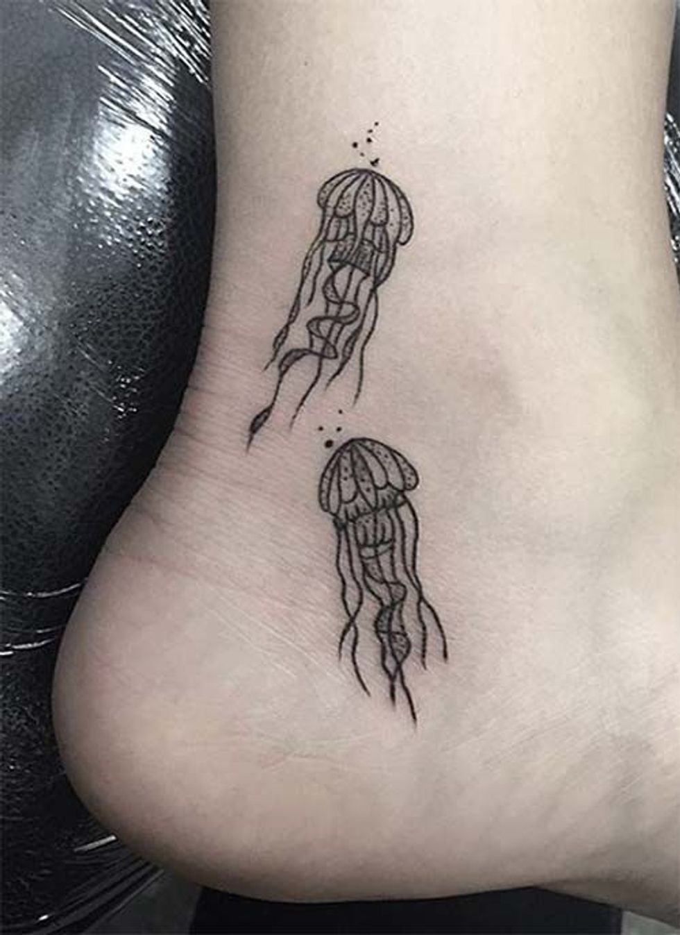 15 Tiny Tattoos That Will Inspire You