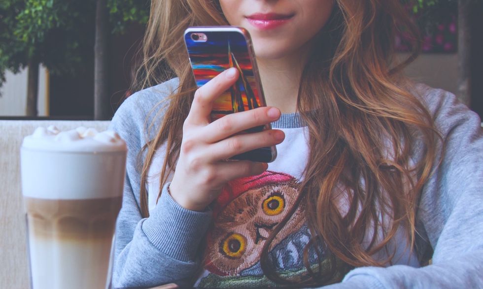 6 Types Of Snapchats College Girls Send During The Fall