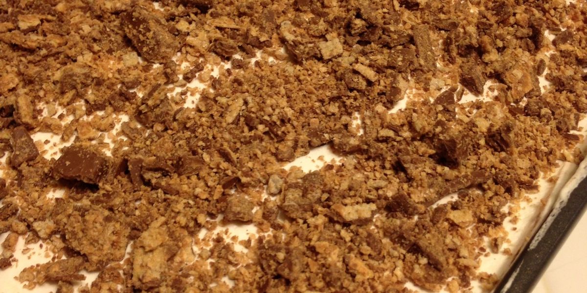 Kit Kat Poke Cake - My Recipe Magic