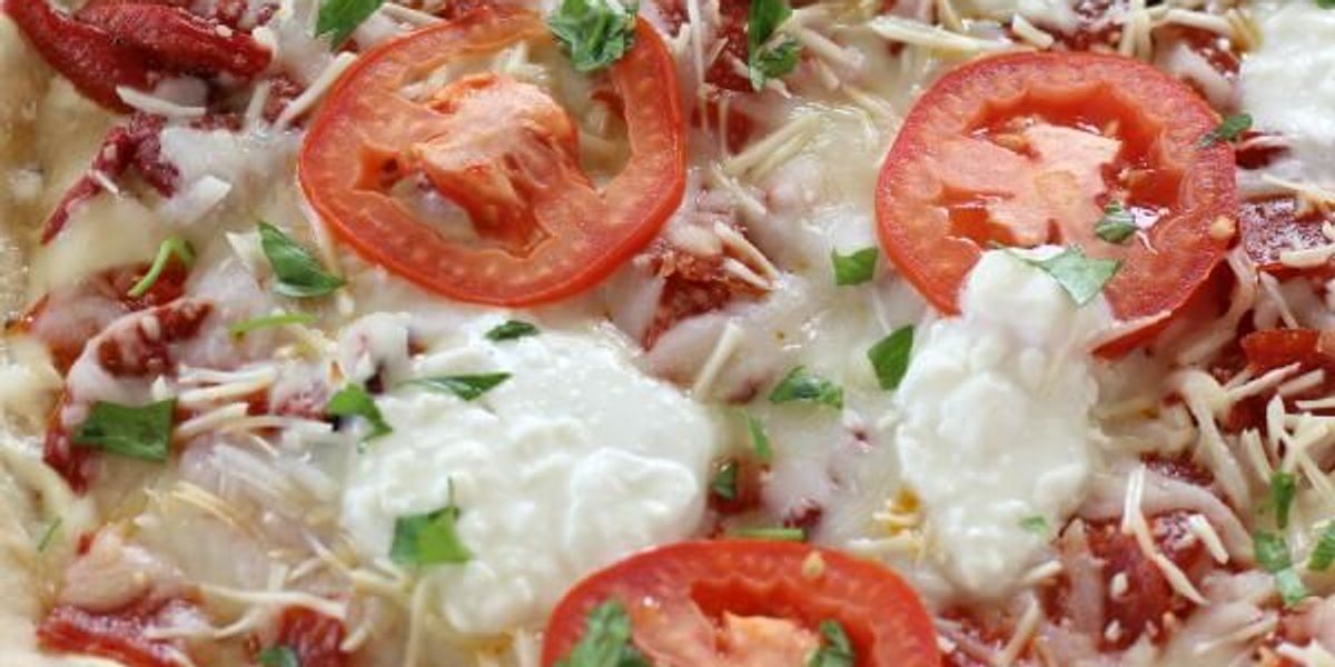 Roasted Red Pepper & Pepperoni Flatbread - My Recipe Magic