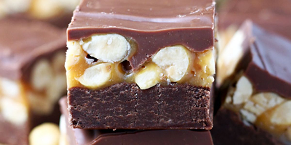 Snickers Candy Bar Fudge - My Recipe Magic