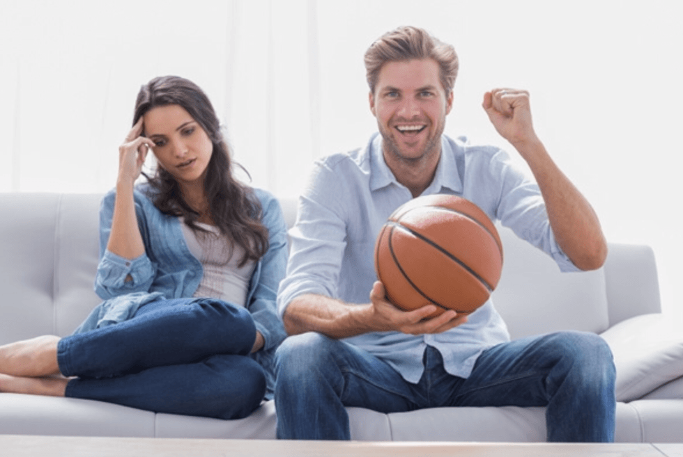 7 Things You Learn Dating A Sports Junkie When You're Not One