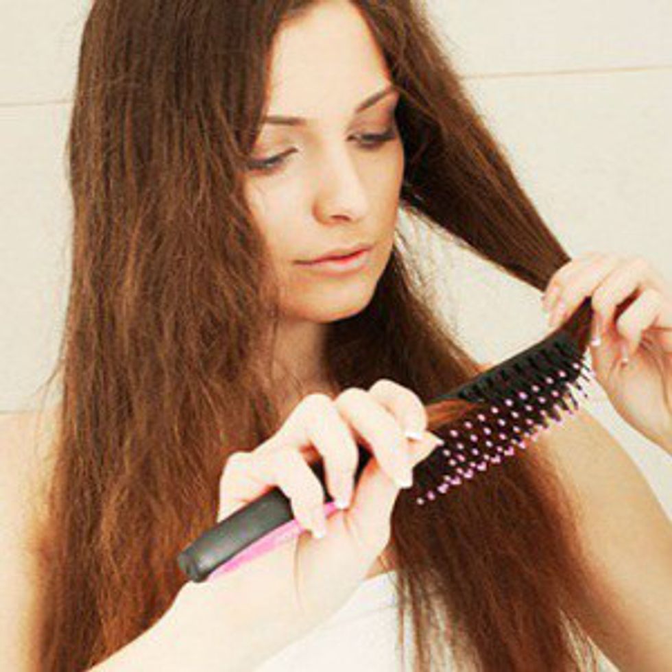 8 Problems People With Frizzy Hair Have