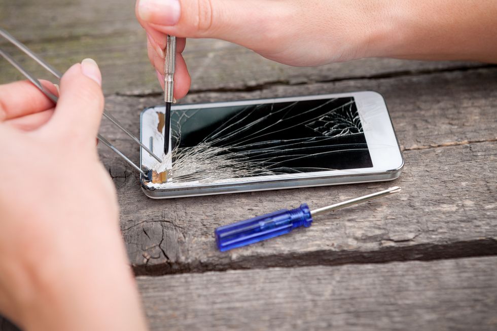 cracked phone screens to be cured by self-healing glass - Gearbrain