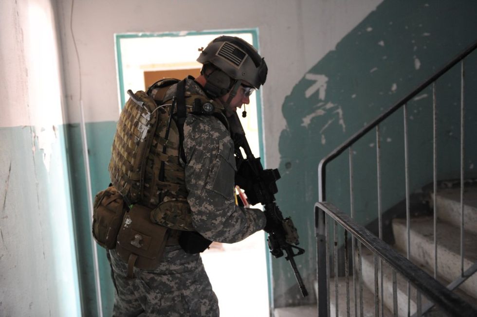 Here's what it's like when Special Forces raid a compound - Americas ...
