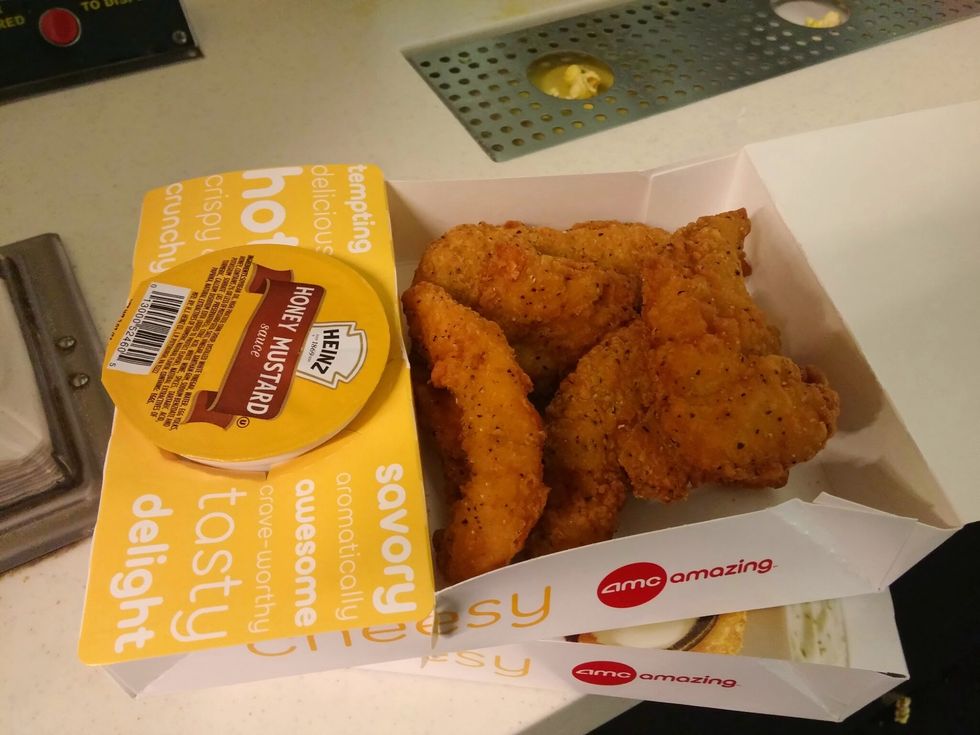 5 Movie Theater Foods That Aren't Popcorn And Worth The Excessive Prices