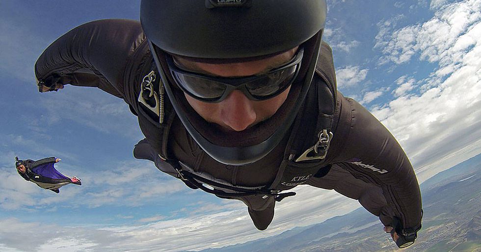 This Marine helicopter pilot says a wingsuit is the best way to fly ...