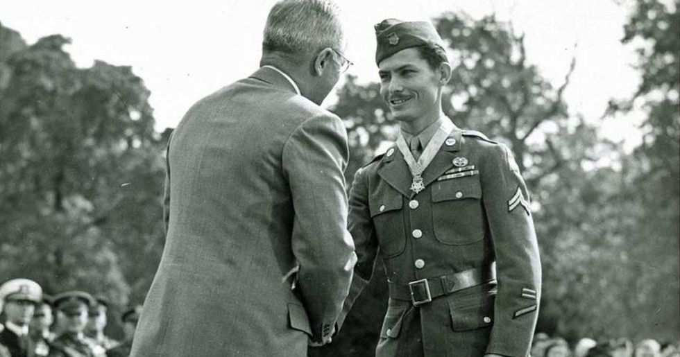 Watch this Medal of Honor recipient describe how he saved 75 soldiers ...