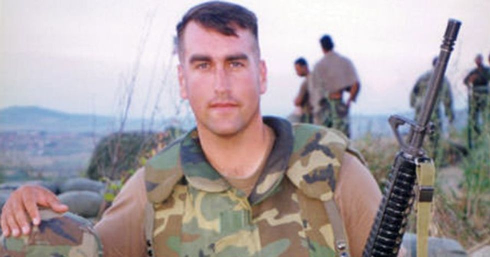 Rob Riggle doubled-down on his USMC service while clearing rubble at ...