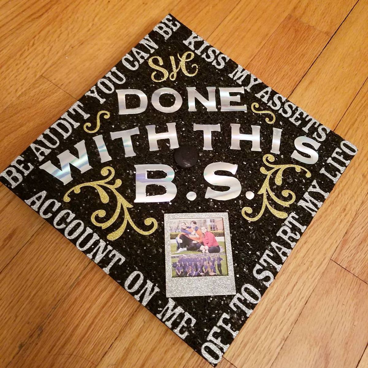 15 Graduation Cap Decorating Ideas For Pun Lovers