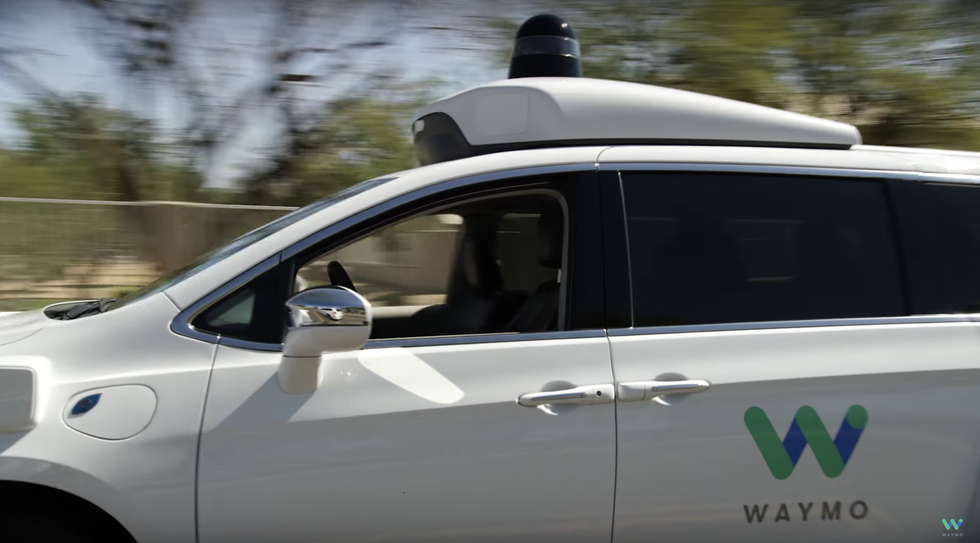 Wamo passengers reaction during first driverless taxi rides - Gearbrain