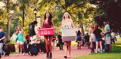 10 Unrealistic High School Fashion Trends You See On TV