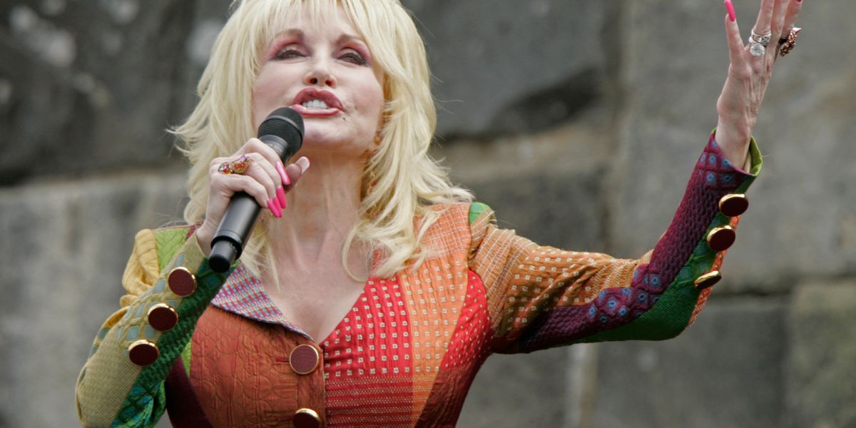 Dolly Parton will produce Netflix films based on her songs - It's a ...