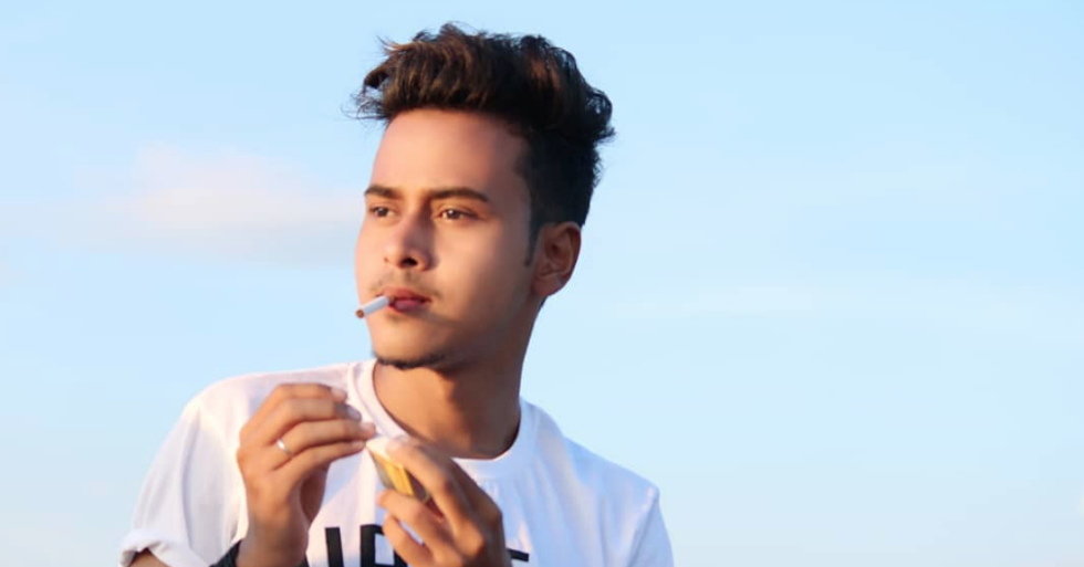 17 Reasons Guys Who Smoke Anything Are Gross AF