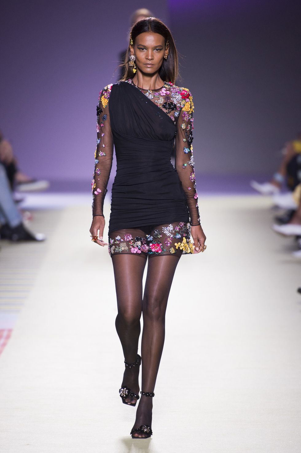 '90s Supermodel Shalom Harlow Returns to the Versace Runway - PAPER ...