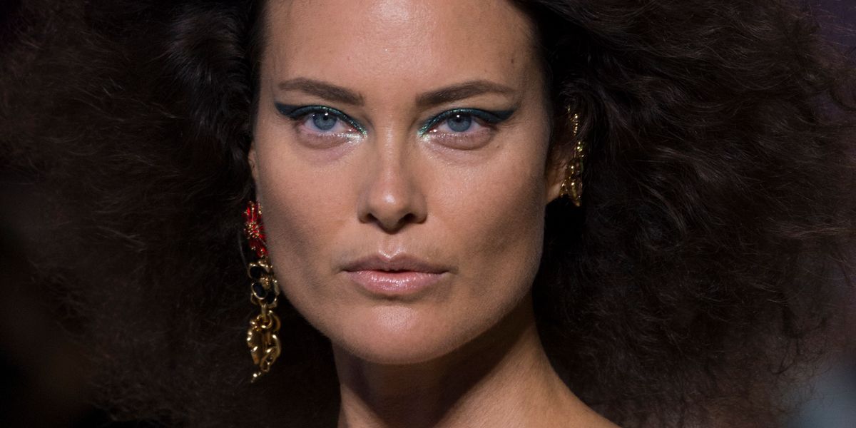 '90s Supermodel Shalom Harlow Returns to the Versace Runway - PAPER ...