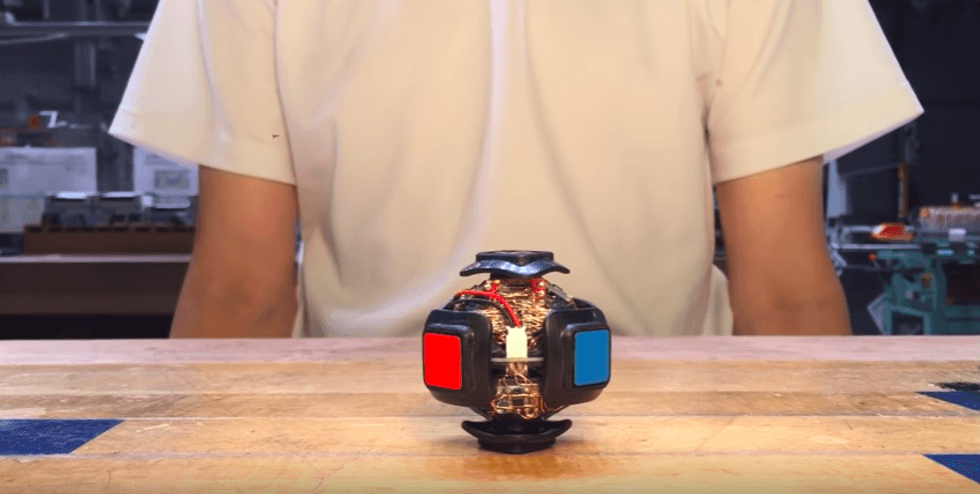 This Rubik's Cube solves itself and the internet is riveted - Gearbrain