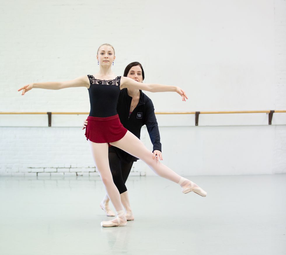 Follow These Instructions to Master Piqué Turn En Dehors - Pointe