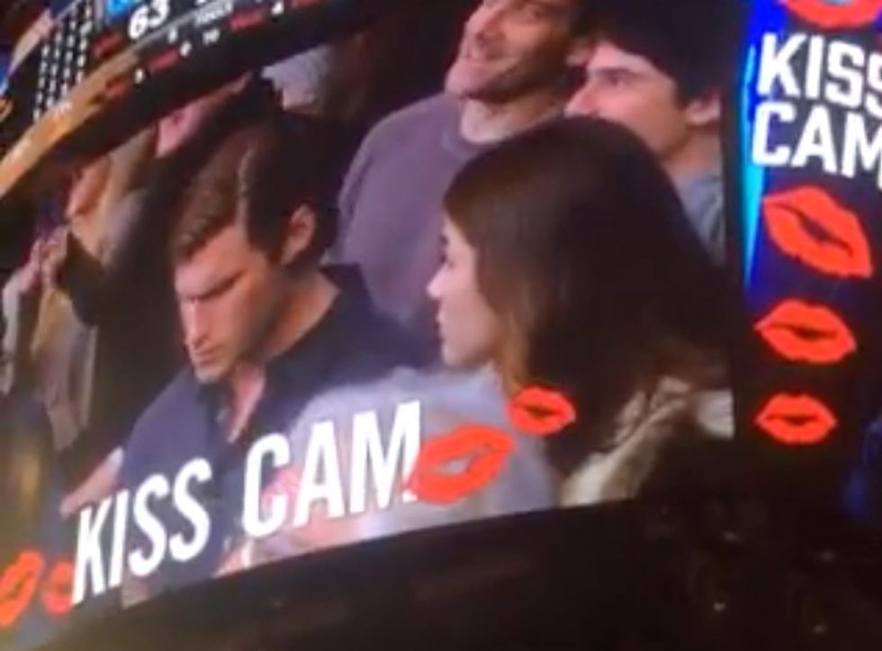 Woman on Date 'Shocked' Audience By What She 'Suddenly' Did on Kiss Cam ...