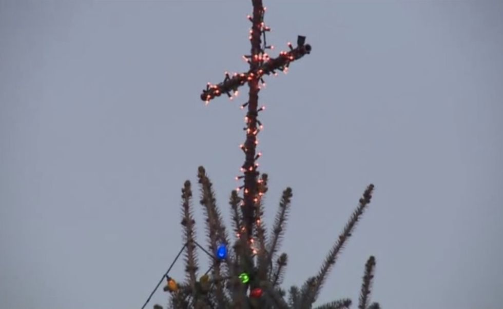 ACLU sues Indiana town over cross atop Christmas tree — and residents ...