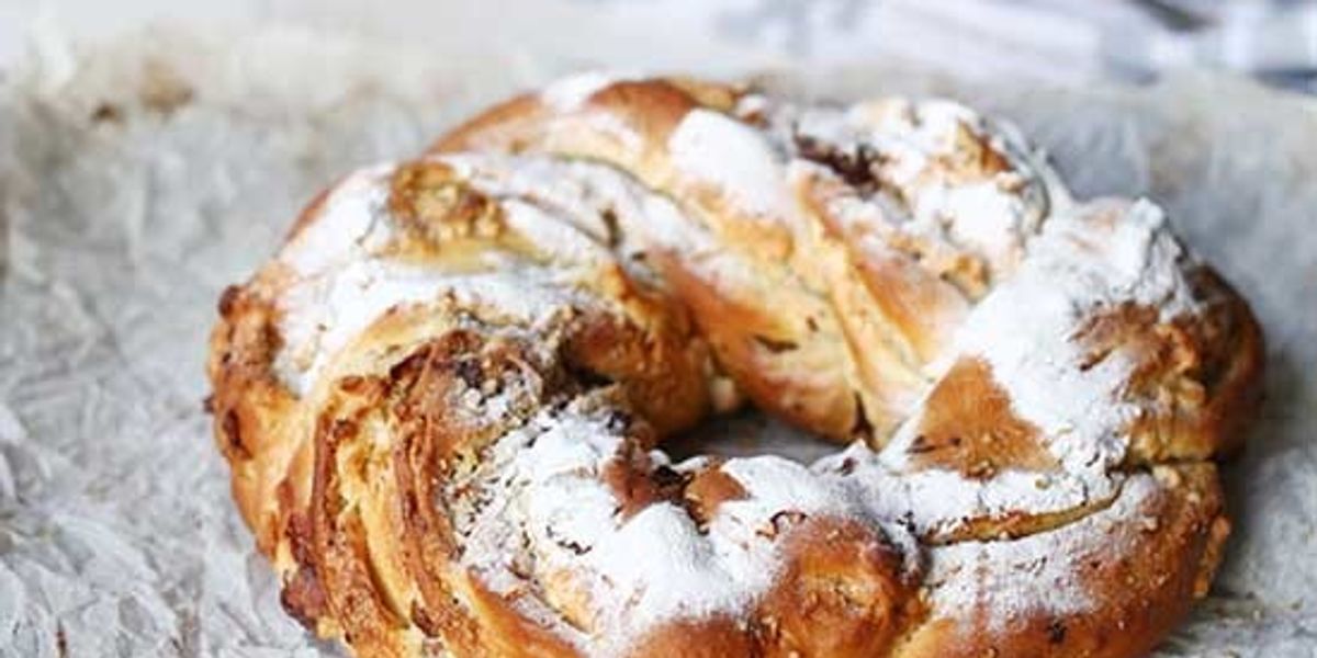 Christmas stollen bread ring - My Recipe Magic