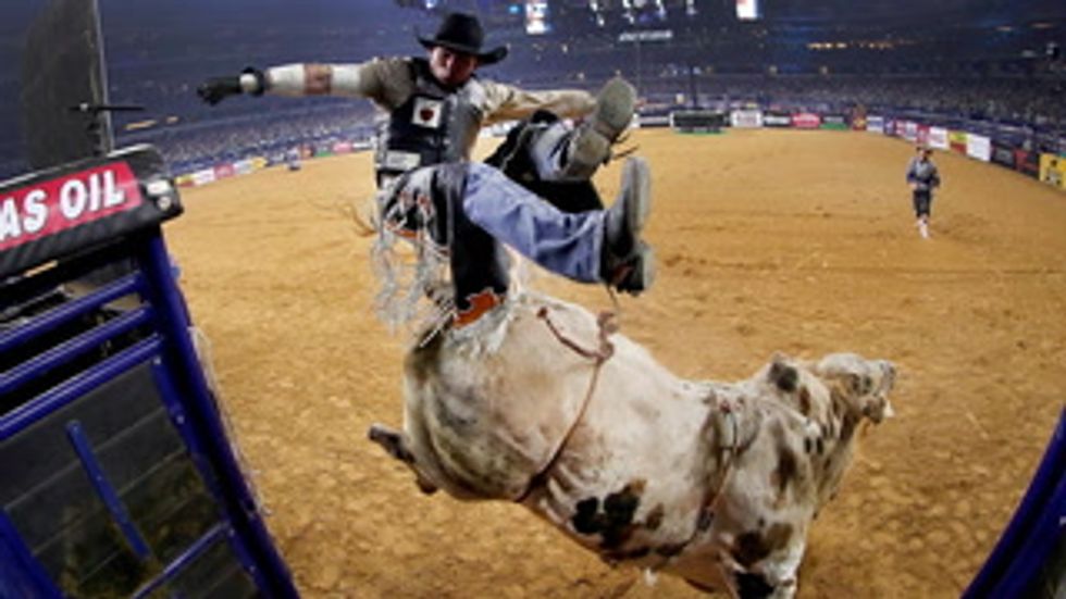 Watch: This Black Hawk pilot turned country singer is now the voice of ...