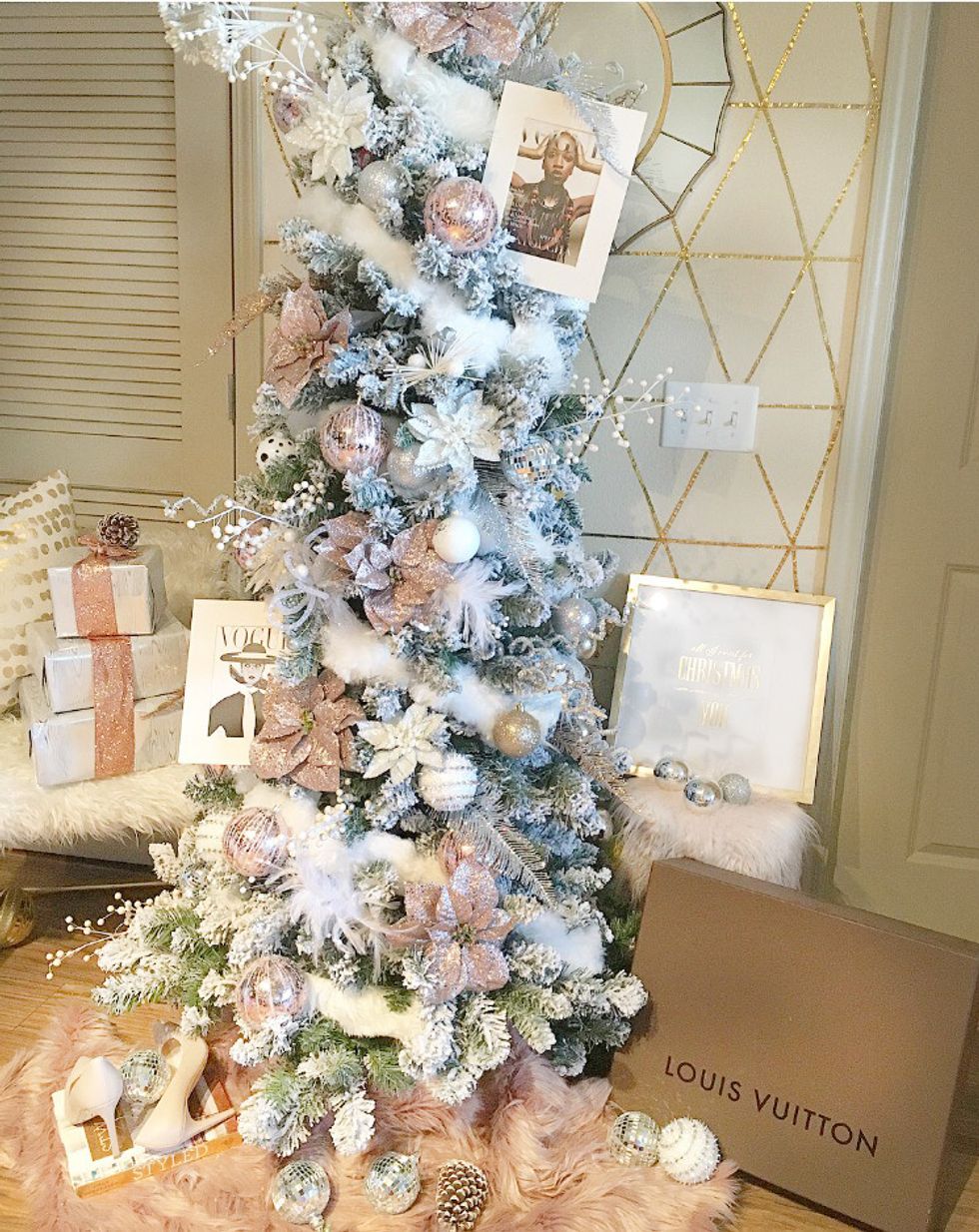 How To Decorate A Glam-Inspired Christmas Tree - xoNecole
