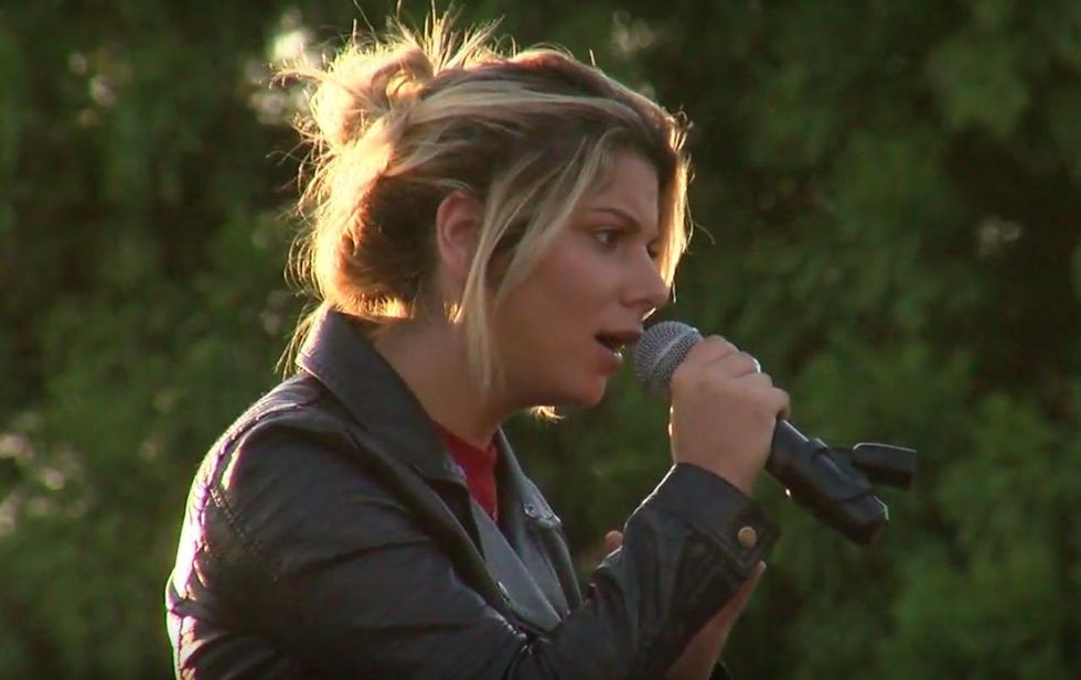 Trump hater tells singer to 'burn in hell' for agreeing to White House ...