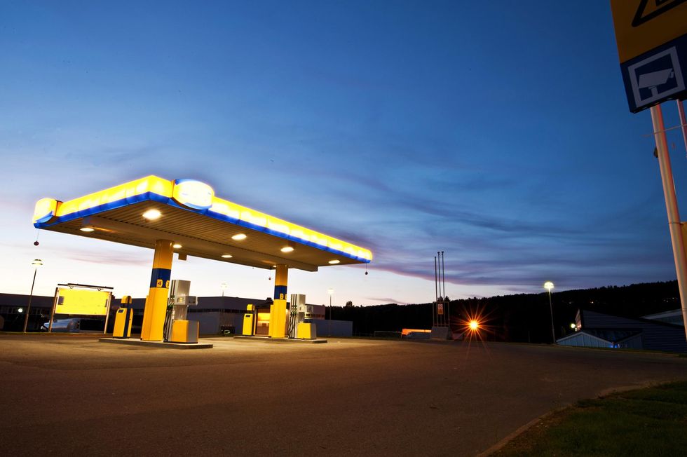 Report: Uber driver dumps 6 GOP volunteers at random gas station, says ...