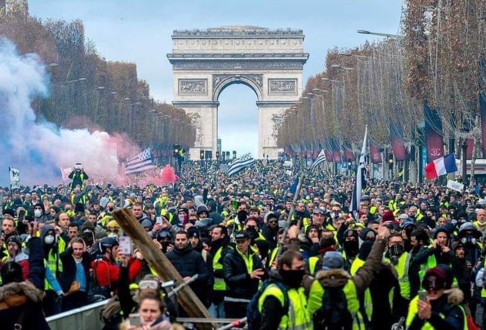 Modern French Revolution: Yellow Vests