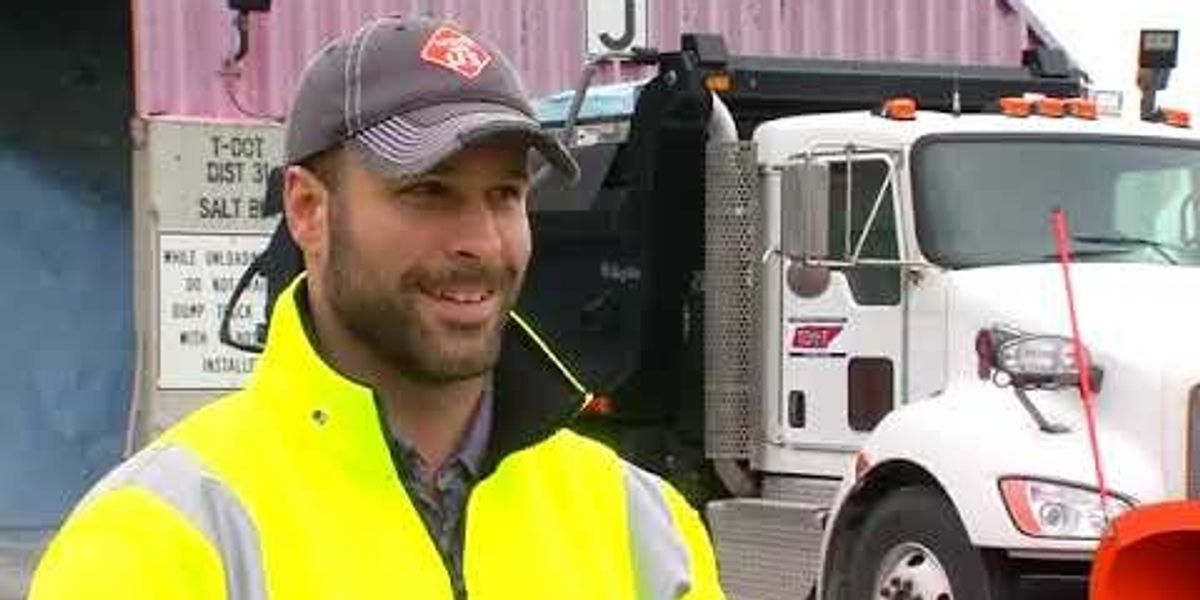 Tennessee highway worker gives winter weather report, heats up all of ...