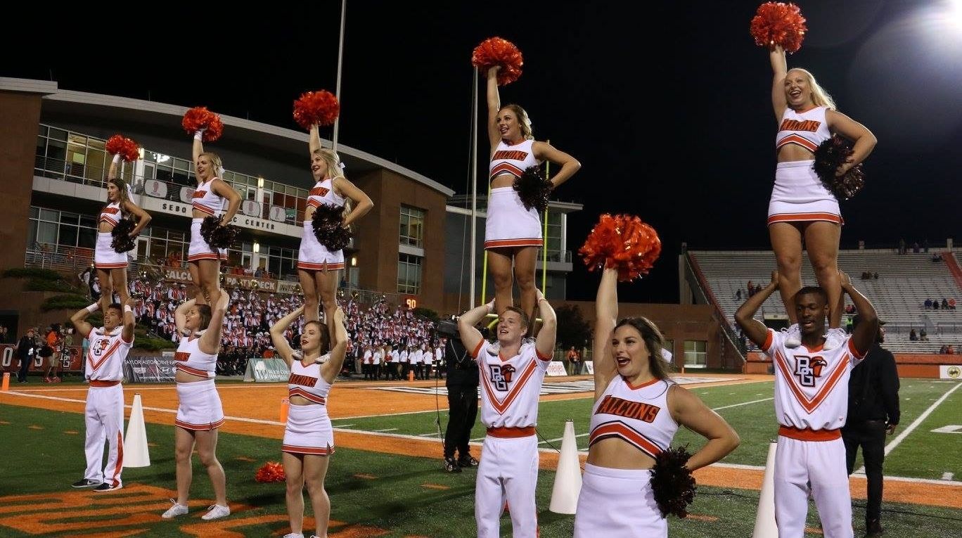 10 Life-Changing Reasons You Should Cheer In College