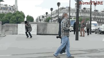 How people react when 2 'versions' of the same man fall and cry for ...