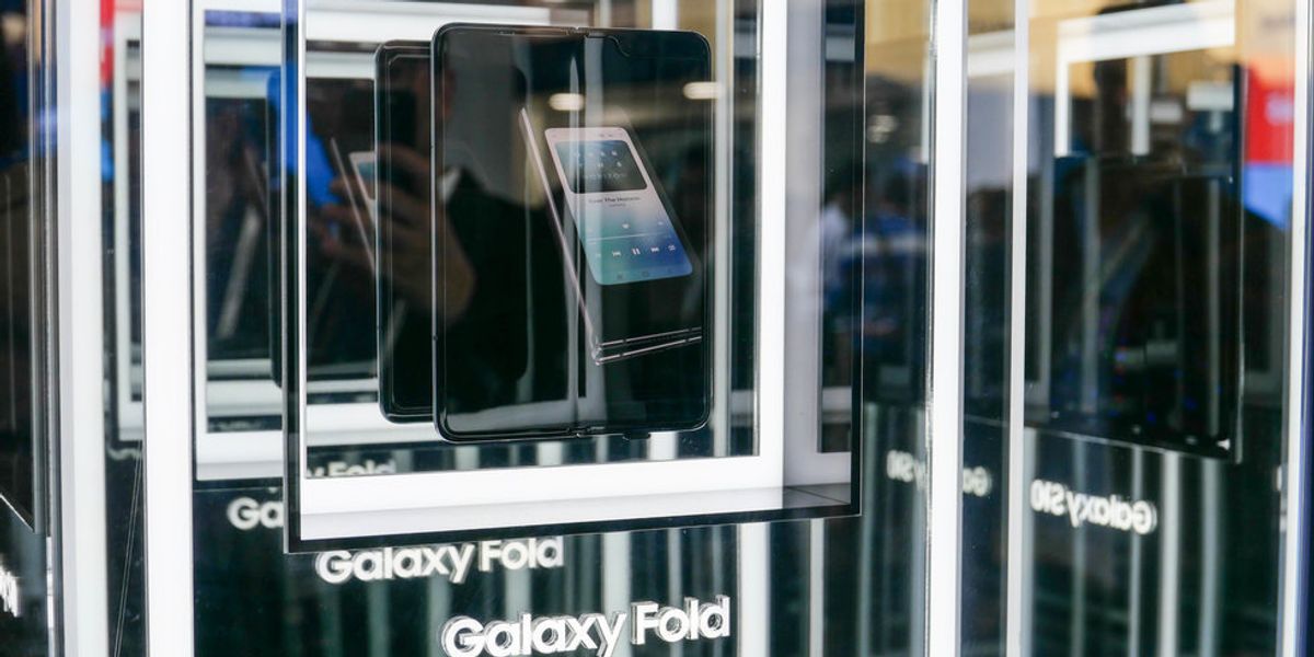 Samsung responds to Galaxy Fold phones breaking after one day - Gearbrain